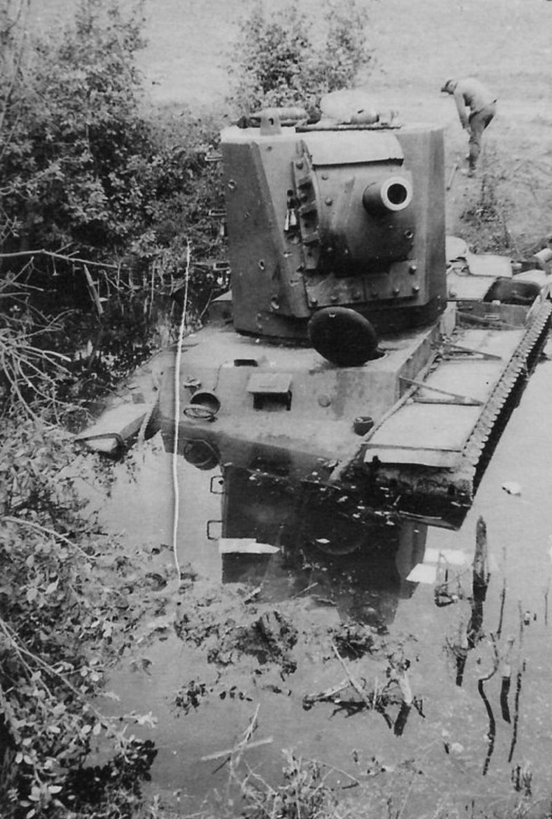 KV-2, an early production tank, 1941 (3) | Aircraft of World War II ...
