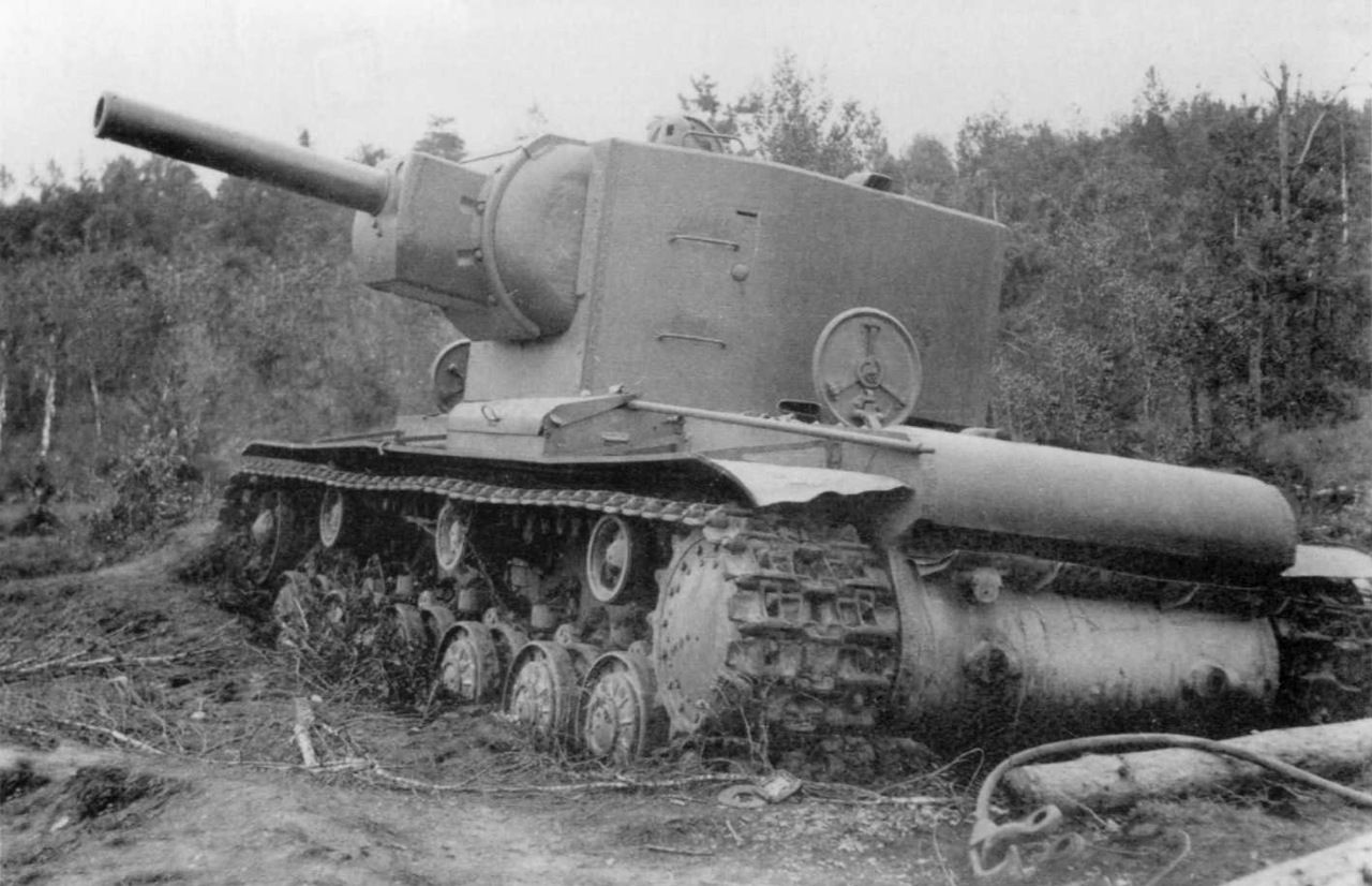 KV-2 heavy tank knocked out in 1941 (2) | Aircraft of World War II ...