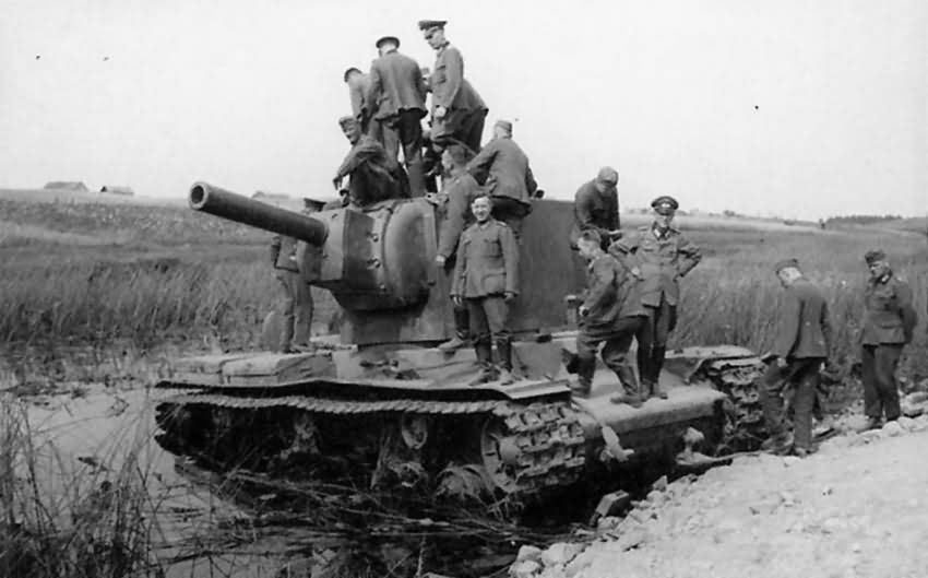 KV-2 soviet heavy tank captured, 1941 | Aircraft of World War II ...