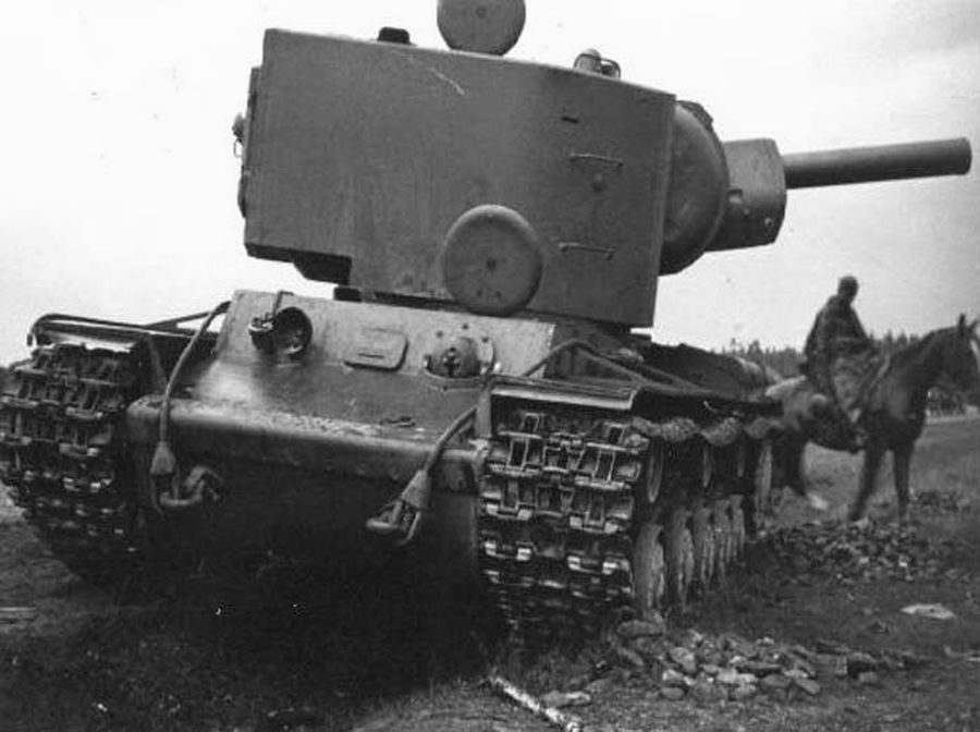 KV-2 soviet heavy tank damaged, 1941 | Aircraft of World War II ...