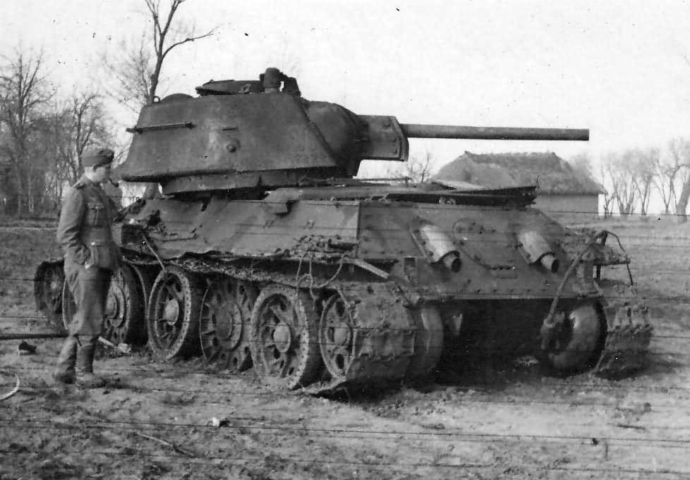 T-34/76 model 1943, damaged | Aircraft of World War II - WW2Aircraft ...