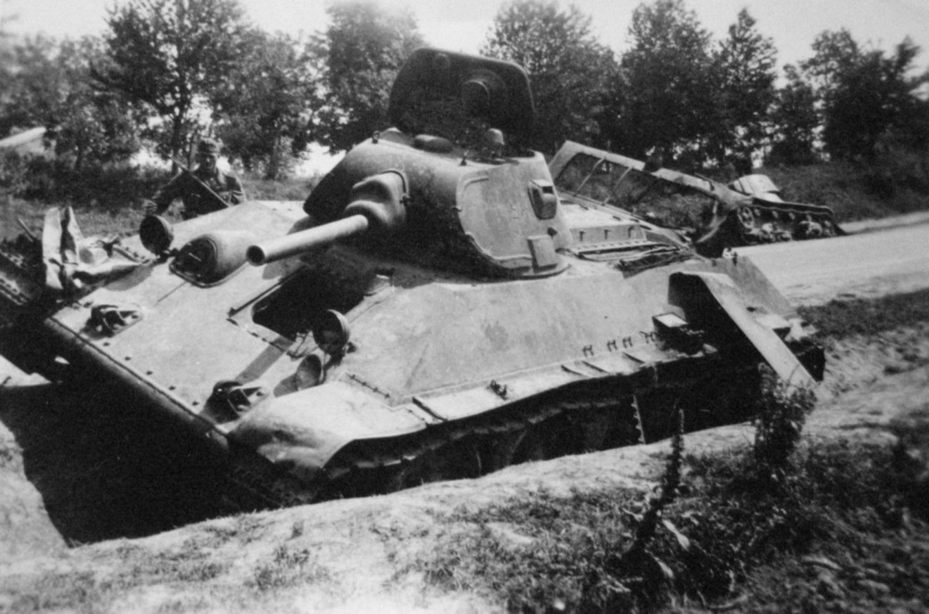 T-34 model 1940 with L-11 gun, 1941 (2) | Aircraft of World War II ...