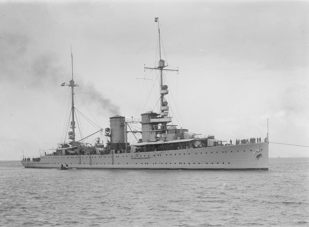 The Dutch Light Cruiser HNLMS Java , 1921 | Aircraft of World War II ...